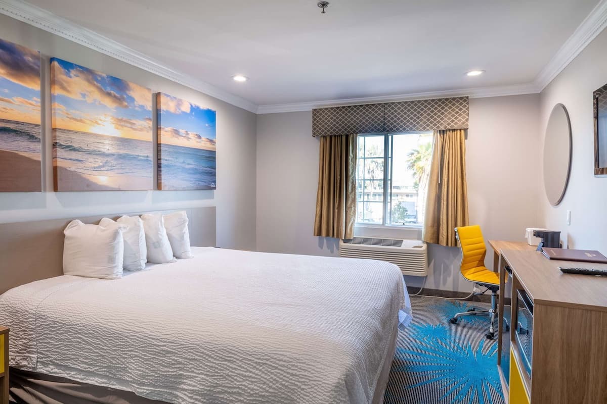Secretária, Wi-fi grátis, roupa de cama fornecida, despertadores