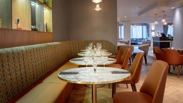 Pequenos-almoços, almoços e jantares servidos