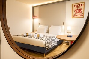 Quarto Privilege, Quarto, 1 cama de casal | Roupa de alta qualidade, edredões de penas, camas de colchão pillowtop 