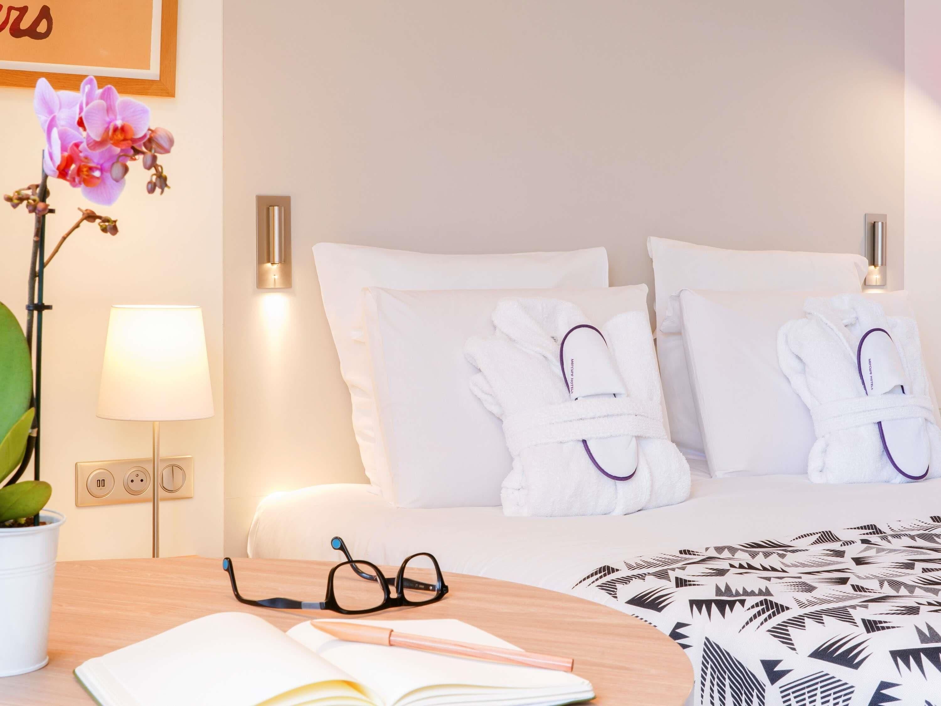 Quarto Privilege, Quarto, 1 cama de casal | Roupa de alta qualidade, edredões de penas, camas de colchão pillowtop 