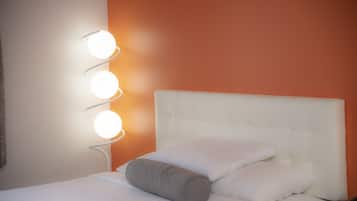 Escrivaninha, cortinas blackout, quartos à prova de som