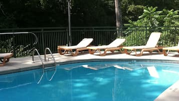 Piscina externa sazonal