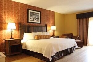 Quarto Executivo, 1 cama king-size (Stream View) | Secretária, ferro/tábua de engomar, Wi-fi grátis 