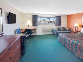 Cofres nos quartos, escrivaninha, quartos à prova de som