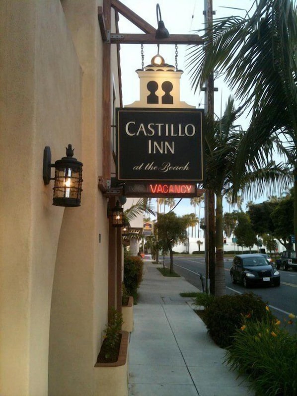 Book Castillo Inn at the Beach in Santa Barbara | Hotels.com