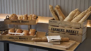 Café da manhã continental todos os dias (EUR 17 por pessoa)