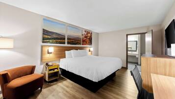 Quarto, 1 cama king-size, acessível, fumadores | Secretária, ferro/tábua de engomar, berços/camas para crianças grátis