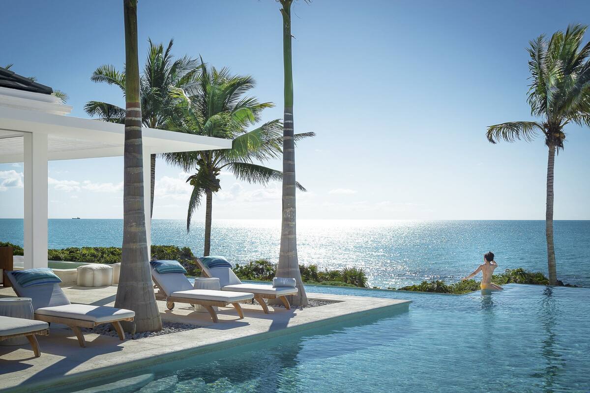 La Dolce Vita (located off-property) | Piscina | 3 piscinas exteriores, toldos (sobretaxa), guarda-sóis 