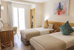 Roupa de alta qualidade, minibar, cofre no quarto, secretária 