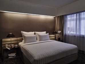 Quarto Deluxe, 1 cama king-size | Roupa de alta qualidade, minibar, cofre no quarto 