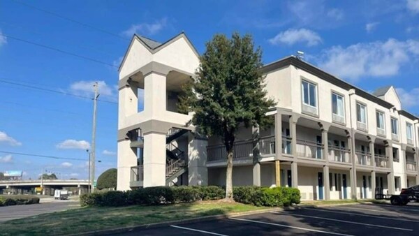 Studio 6 Suites Norcross, Ga - Stone Mountain, GA