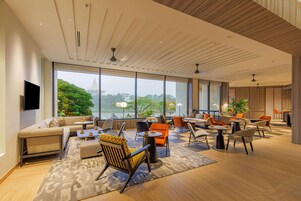 3 restaurantes, com serviço de café da manhã e almoço; culinária chinesa