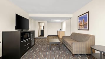 Quarto, 1 cama King, acessível, para não fumantes (Accessible Tub) | Escrivaninha, espaço de trabalho para notebook, cortinas blackout