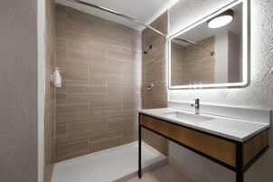 Quarto, 1 cama de casal, acessível, não fumadores | Casa de banho acessível para cadeiras de rodas
