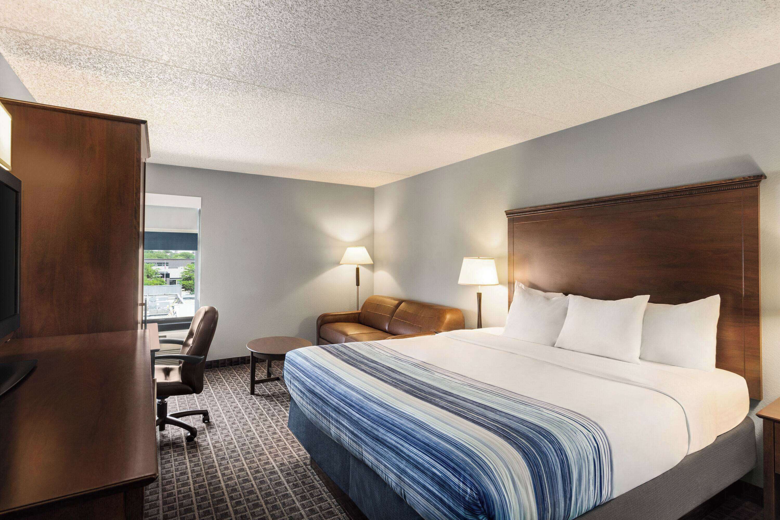 Quarto, 1 cama king-size, não fumadores | Roupa de alta qualidade, edredões de penas, camas de colchão pillowtop 