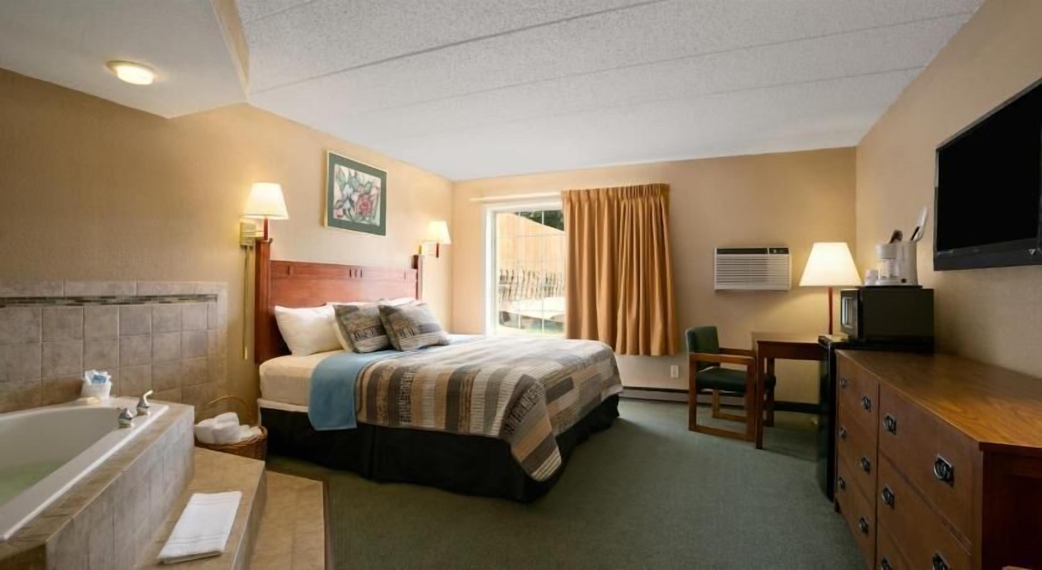 Com mobília individualizada, secretária 