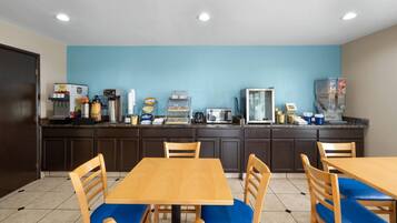 Café da manhã para viagem grátis todos os dias