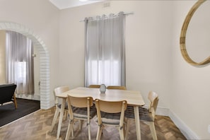Apartamento, 2 quartos | Roupa de alta qualidade, ferro/tábua de engomar, Wi-fi grátis 