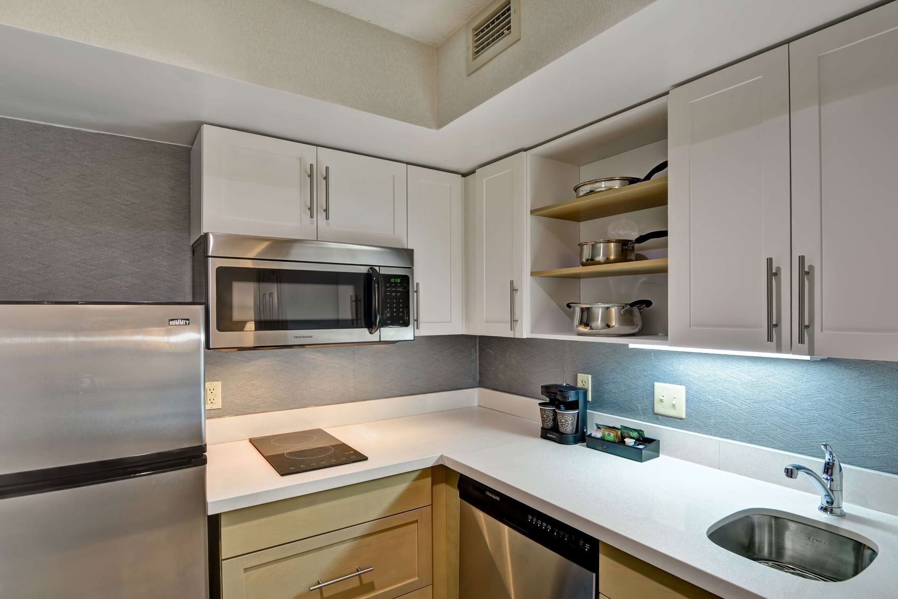 Cozinha privada | Um frigorífico, um micro-ondas, uma placa de cozinha 