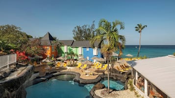 3 piscinas exteriores, guarda-sóis, espreguiçadeiras