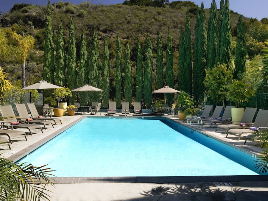 Piscina exterior, uma piscina aquecida