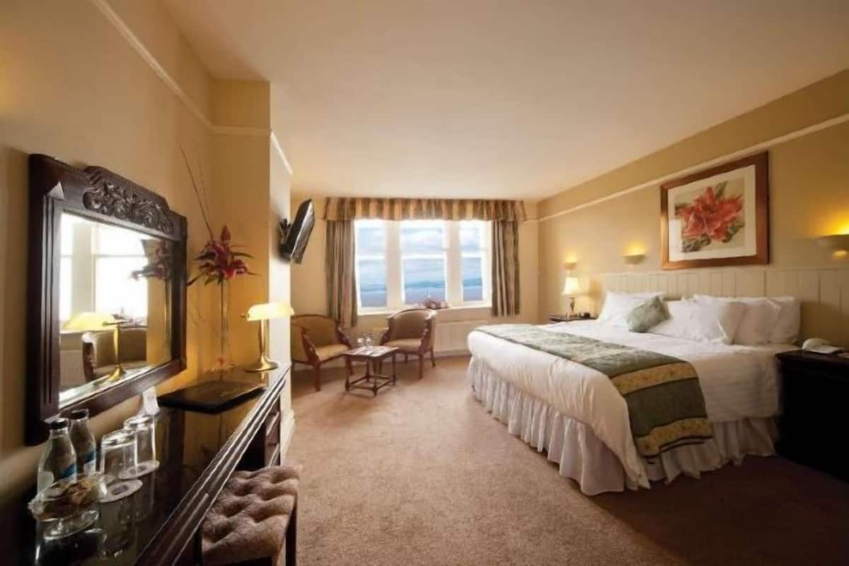 Secretária, secretária adequada para computadores portáteis