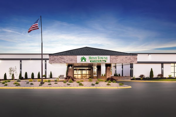 Hometowne Studios By Red Roof & Conference Center Cortland - Finger Lakes, NY