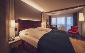 Quarto Duplo Superior, não fumadores | Roupa hipoalergénica, cofre no quarto, secretária 