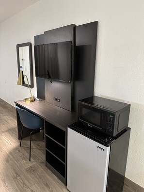 Secretária, secretária adequada para computadores portáteis