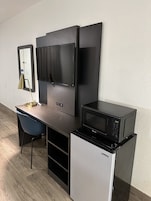 Secretária, secretária adequada para computadores portáteis