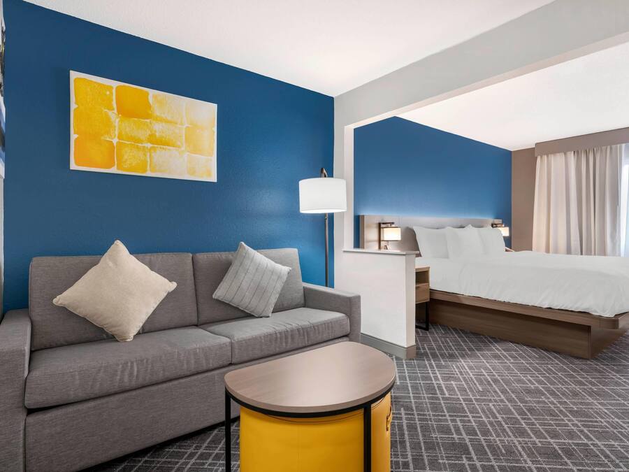 Suite, 1 cama king-size e sofá-cama, não fumadores | Secretária, ferro/tábua de engomar, Wi-fi grátis