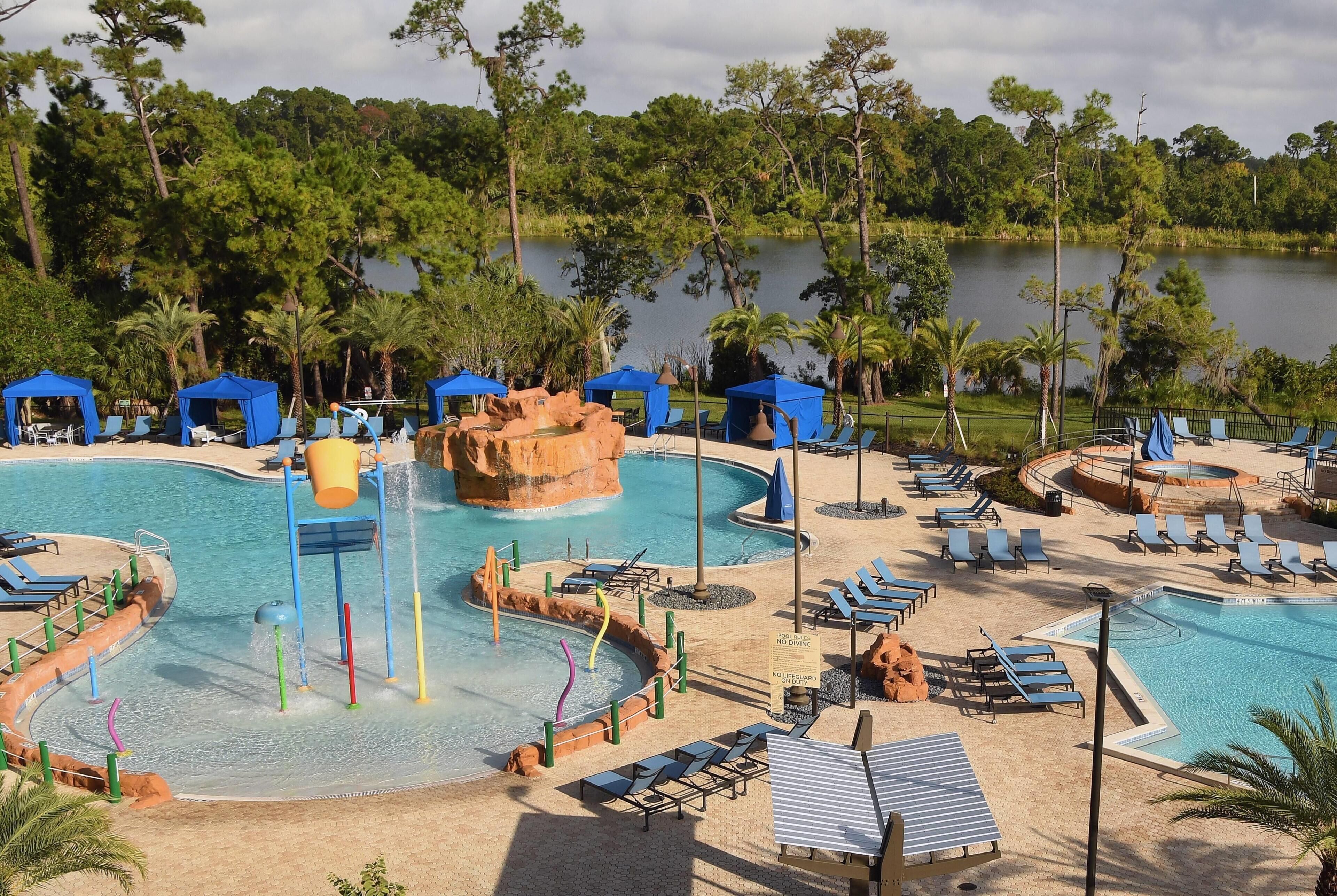 2 piscinas exteriores, uma piscina aquecida, toldos (sobretaxa) 