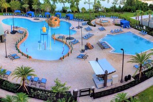 2 piscinas externas, piscina aquecida, funciona das 9h às 22h, barracas