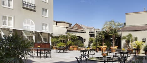 Quarto, 1 cama queen-size (Courtyard) | Vista para o pátio