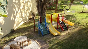 Área de recreio para crianças (ao ar livre)