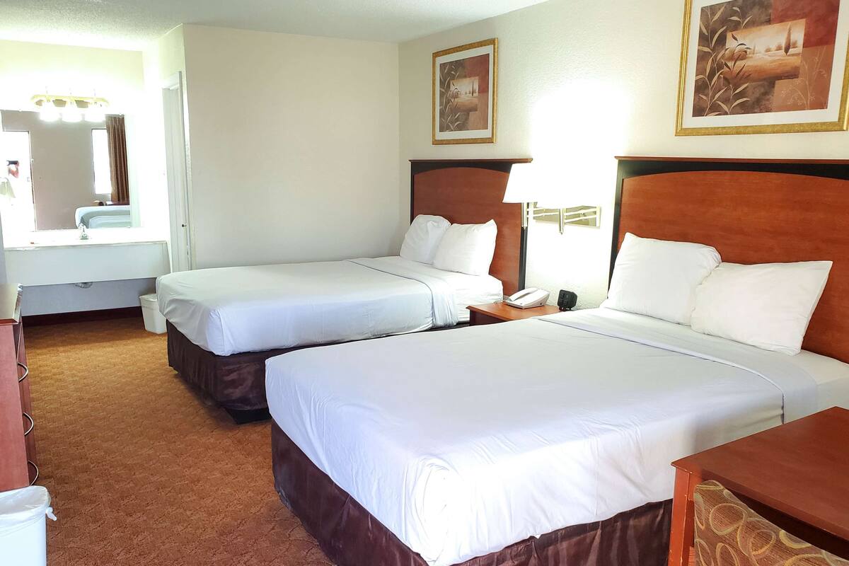 Escrivaninha, ferros/tábuas de passar roupa, Wi-Fi de cortesia