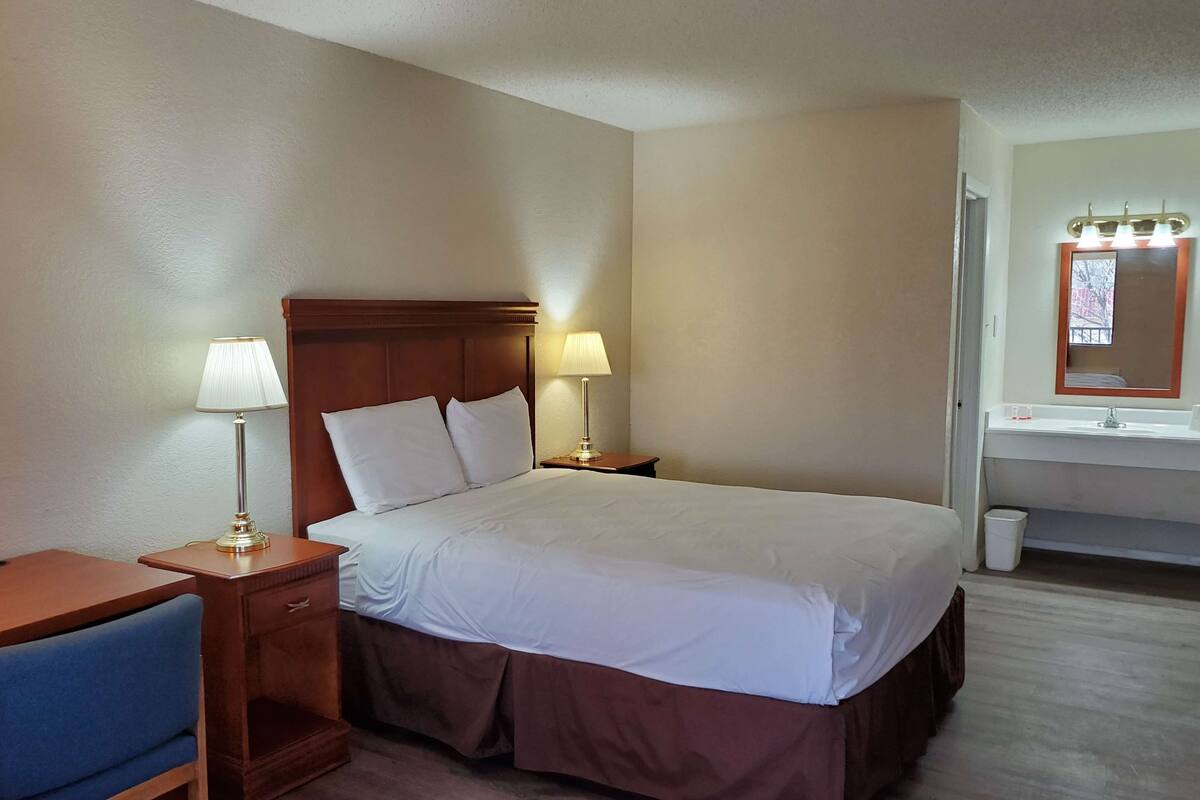 Escrivaninha, ferros/tábuas de passar roupa, Wi-Fi de cortesia