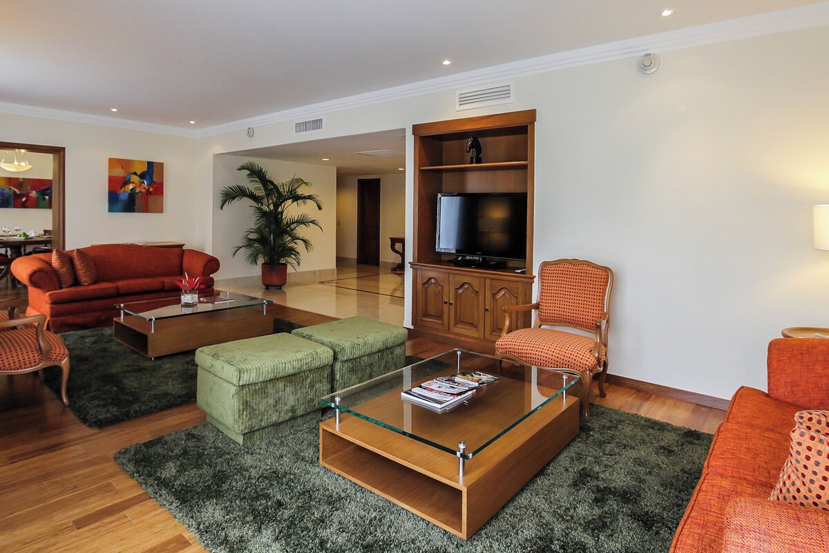 Suite Presidencial, 1 cama king-size | Roupa de alta qualidade, minibar, cofre no quarto, secretária 