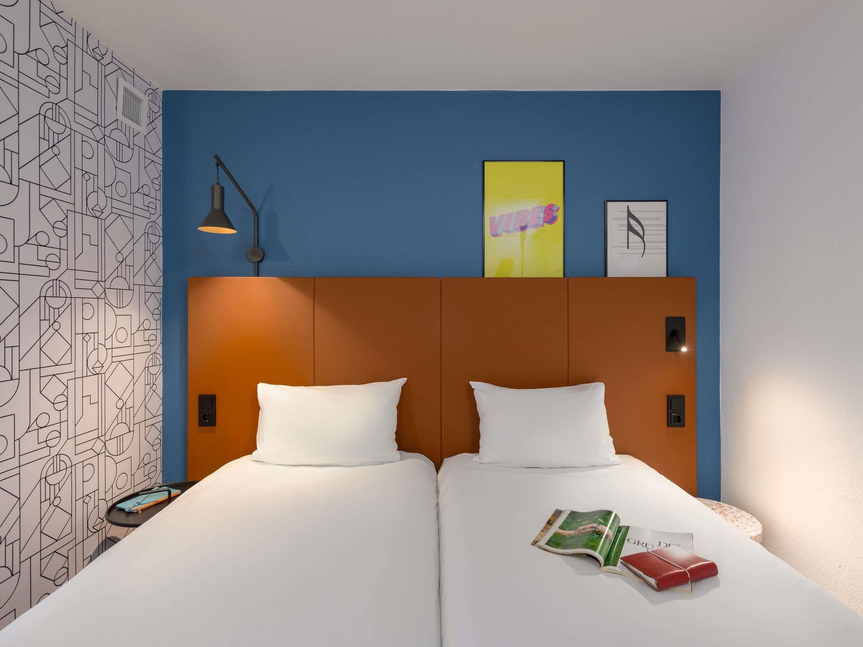 Quarto Standard, 2 camas individuais | Roupa hipoalergénica, secretária 