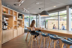 Pequeno-almoço tipo buffet diário (19.00 CHF por pessoa) 