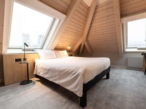 Quarto Executivo, 1 cama de casal e sofá-cama | Secretária, cortinas/cortinados opacos, ferro/tábua de engomar 