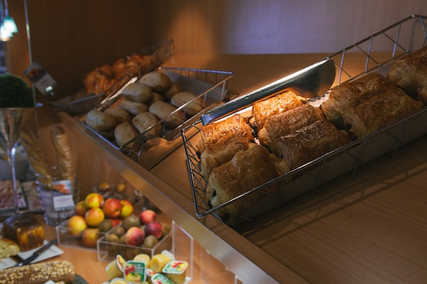 Pequeno-almoço tipo buffet diário (19 EUR por pessoa)