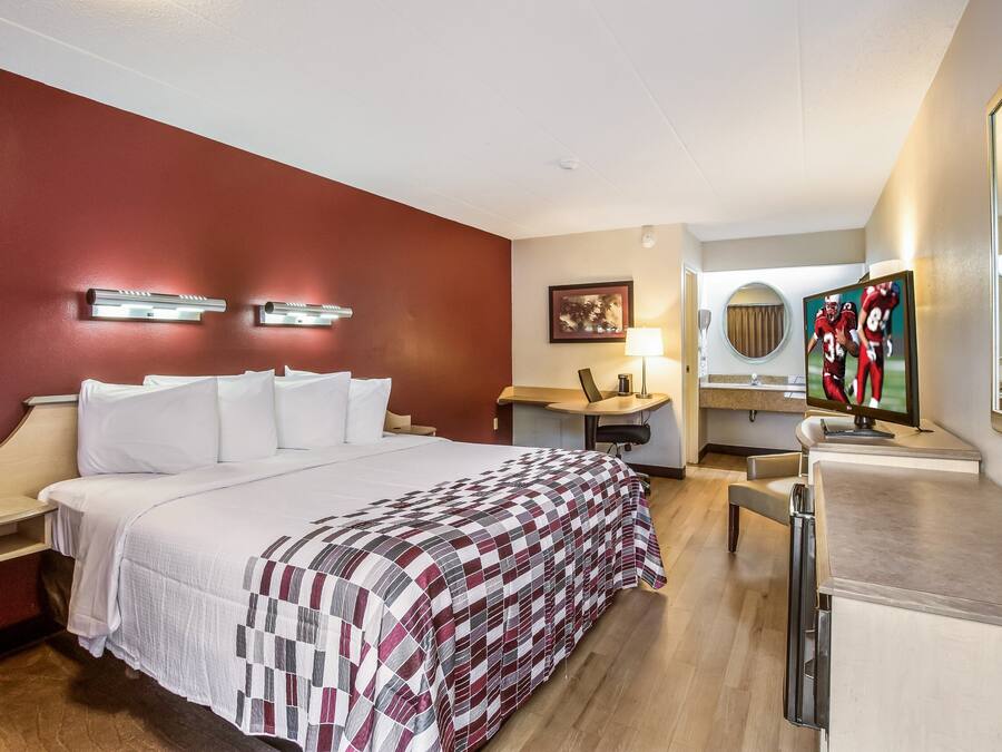 Quarto Superior, 1 cama king-size, não fumadores | Secretária, cortinas/cortinados opacos