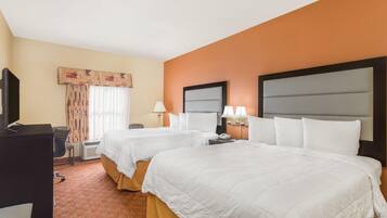 Quarto, 2 camas queen-size, não fumadores | Secretária, ferro/tábua de engomar, camas desdobráveis, Wi-fi grátis