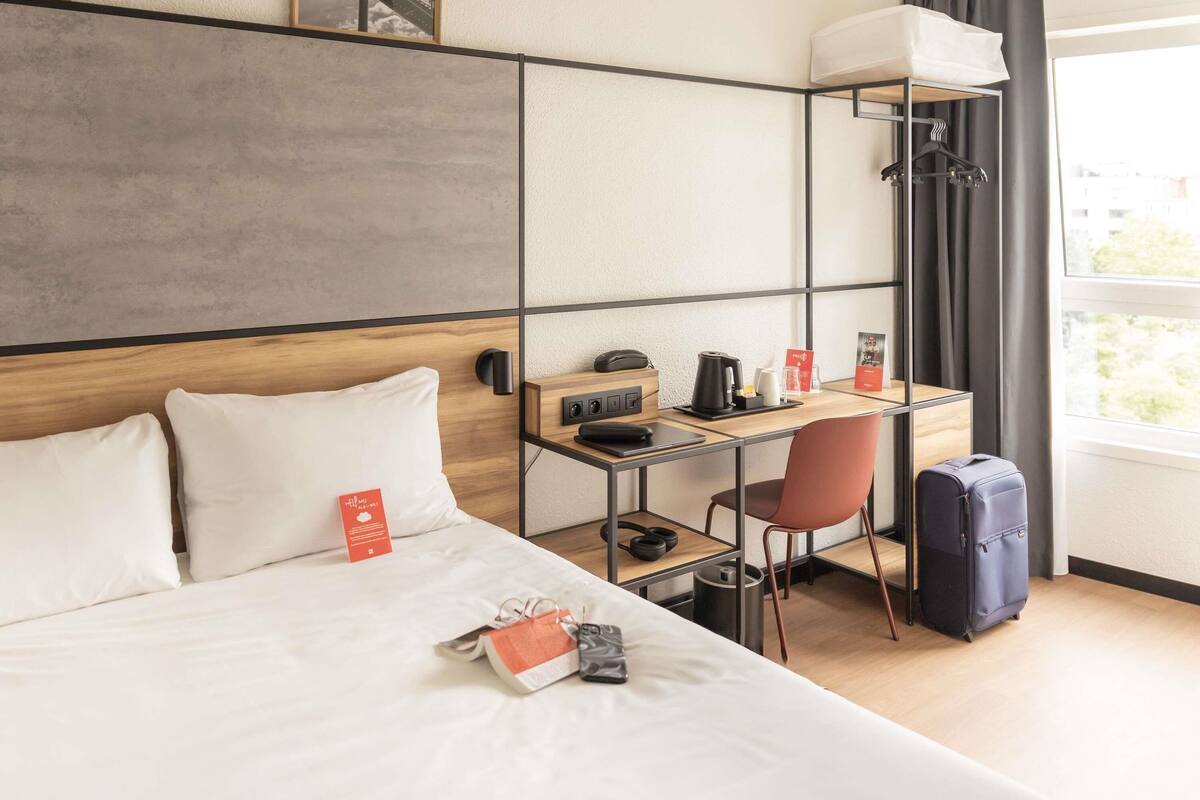 Quarto Superior, 1 cama de casal | Cofre no quarto, secretária, ferro/tábua de engomar, Wi-fi grátis 