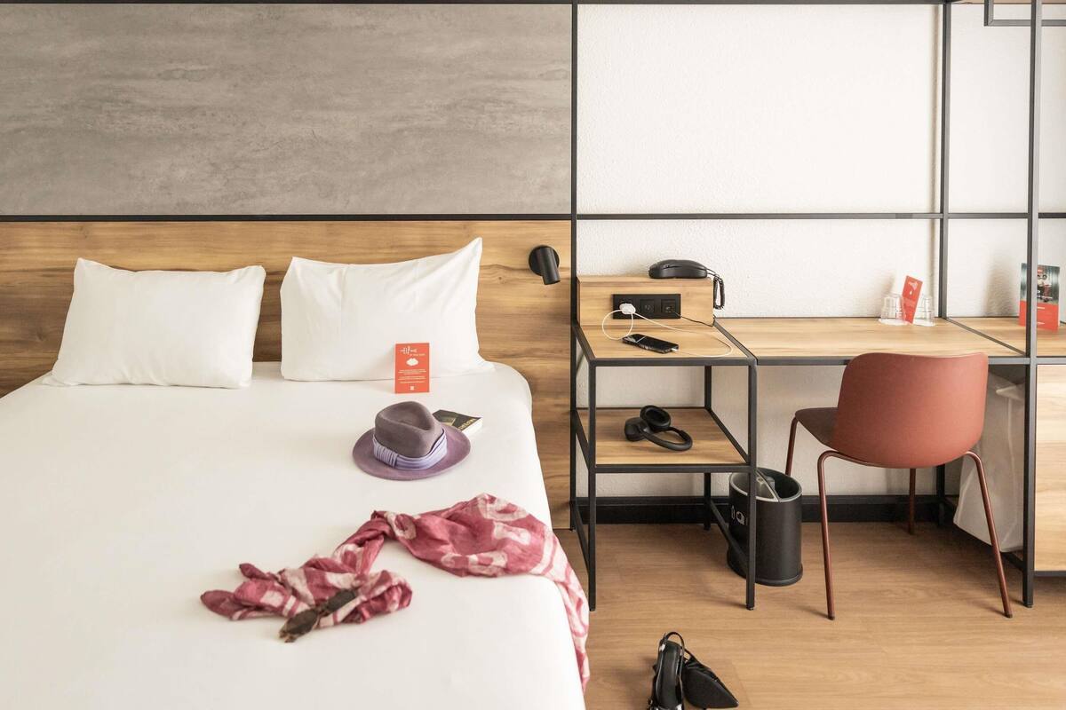 Quarto Duplo, 1 cama de casal | Cofre no quarto, secretária, ferro/tábua de engomar, Wi-fi grátis 