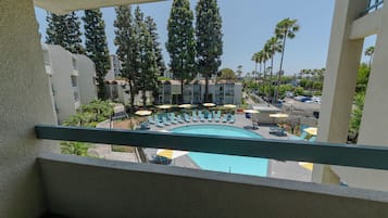 Quarto, 2 camas queen-size, não fumadores (Buildings 1 or 2) | Vista do quarto