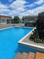 Piscina externa sazonal