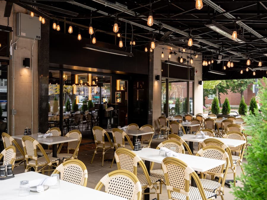 Pequenos-almoços, almoços e jantares servidos