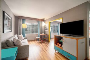 Suite, 1 cama king-size (Quad View) | Roupa de alta qualidade, cofre no quarto, secretária, Wi-fi grátis